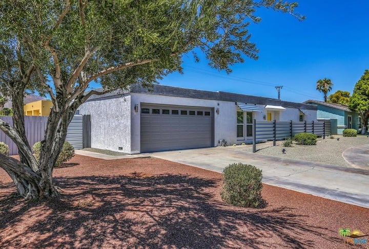 Palm Springs Oasis - Palm Springs