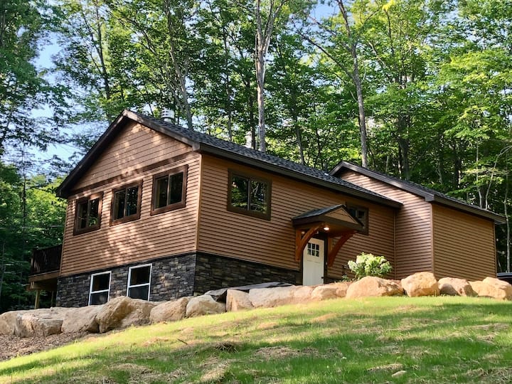 Cozy Bartlett Cabin | Firepit, Near N Conway - North Conway, NH