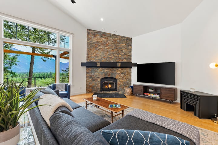 Glacier Escape - Panoramic Mountain & River Views! - Montana