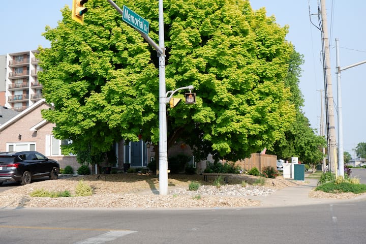 Newly Renovated Lower Apartment/ Private Entrance - Brantford, ON