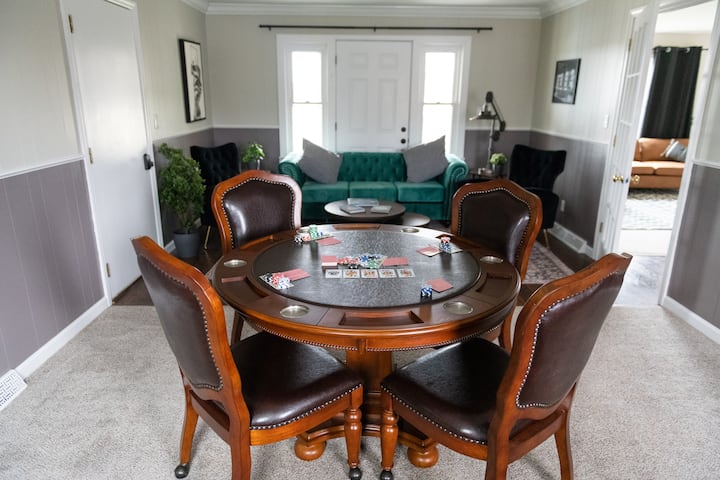Bardstown W/hot Tub & Poker Table - Bardstown, KY