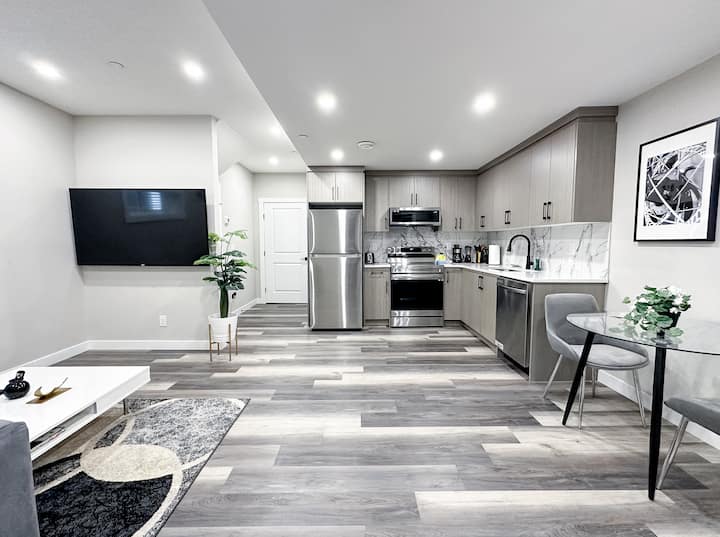 Cozy Spacious Suite - 알버타