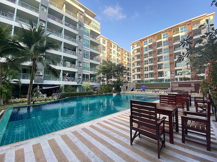 Twoo Swimming Pools 2 - Pattaya City