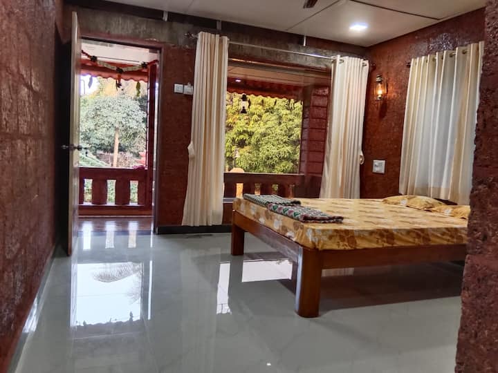 Deluxe Room At Ankur Palace - Ep - Vengurla