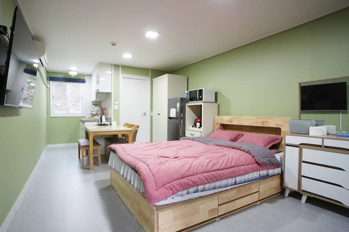 전나무방 *노루목68＊ 비발디, 홍천강 인근 편안한 펜션 - 홍천읍