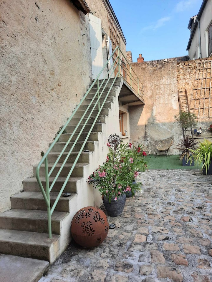 Charmante Maison Avec Extérieur En Hypercentre - Châteaudun