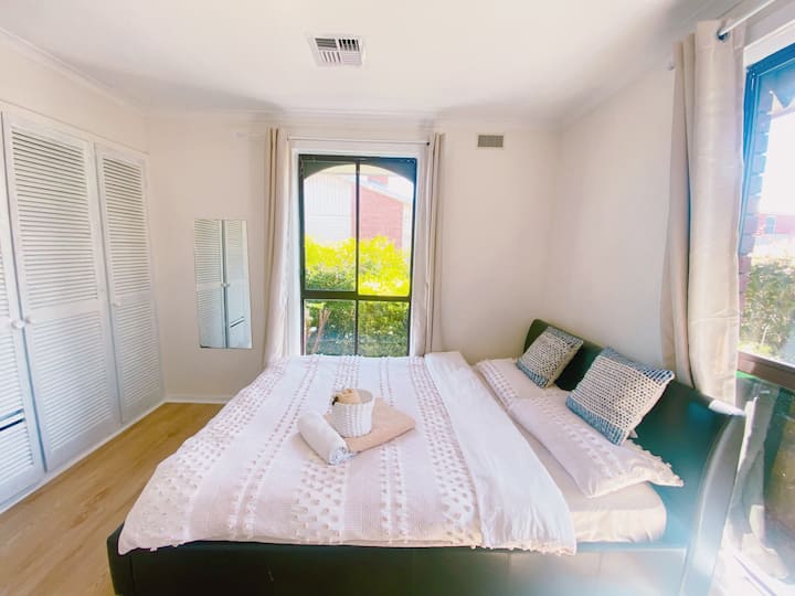 Tidy Bright Warm & Comfy Bedroom - Launceston