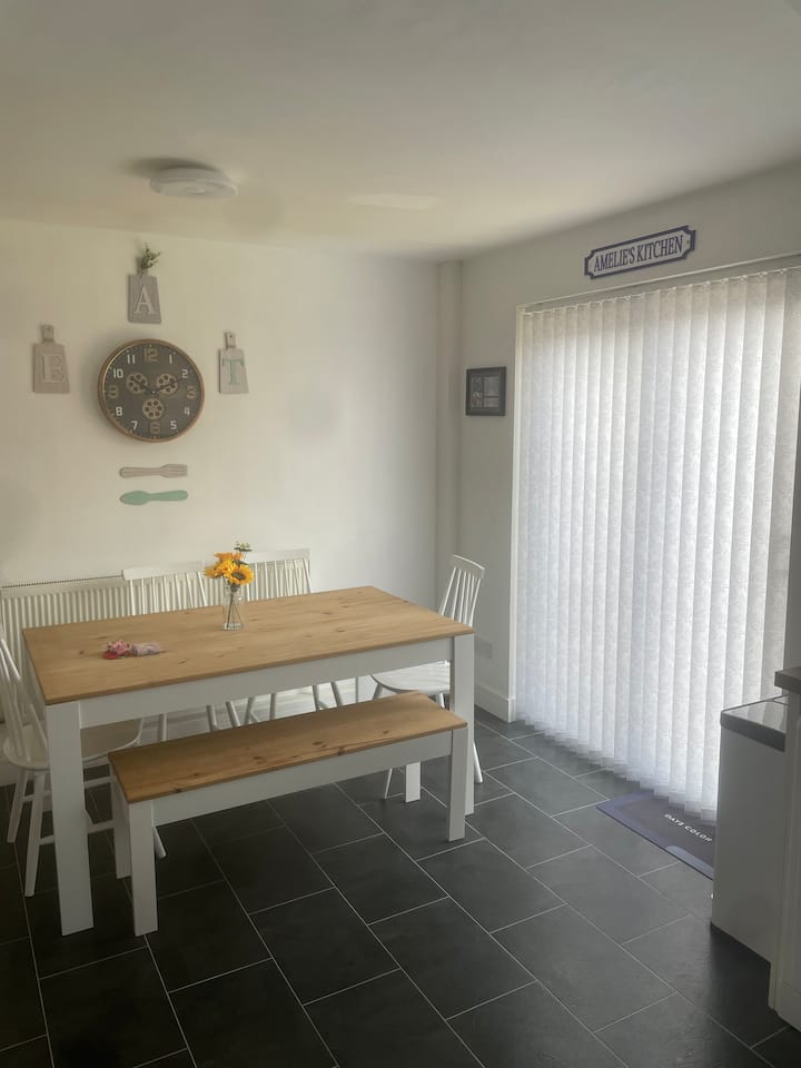 Cute Home - Ormskirk