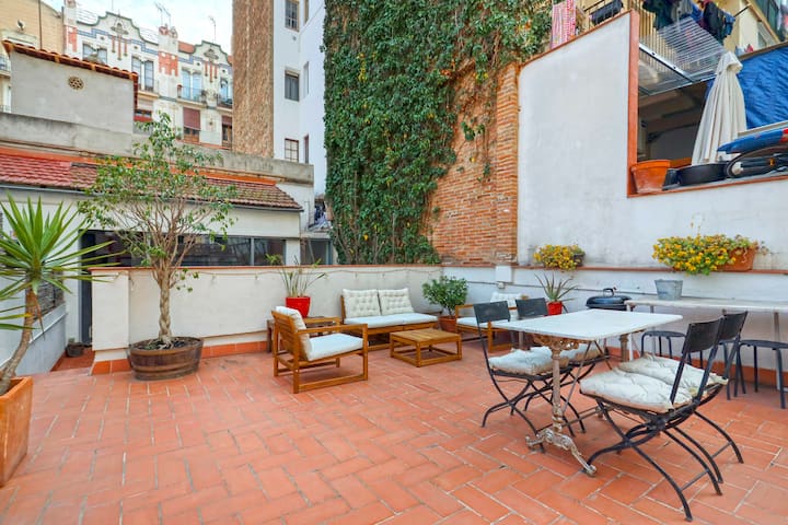 Amplio Piso En Poble Sec Con Terraza - Barcelona
