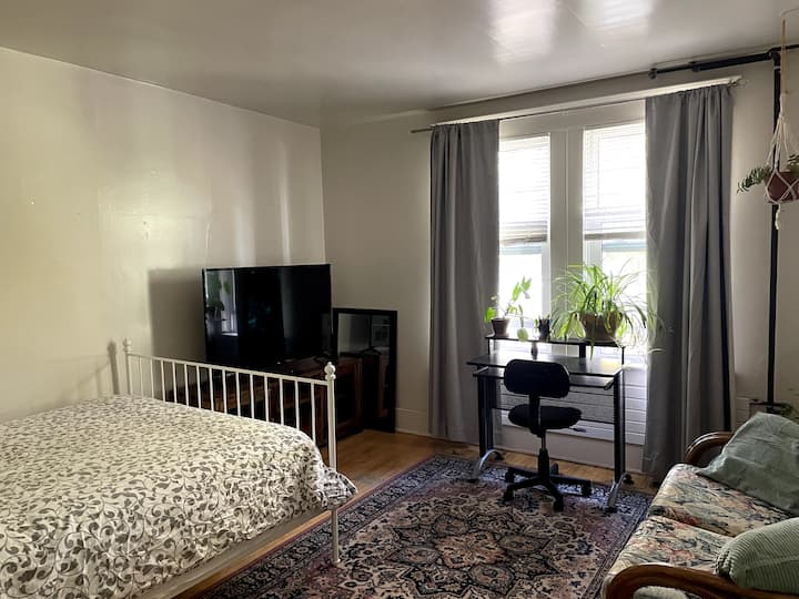 Beautiful One Bedroom Studio - Saskatoon