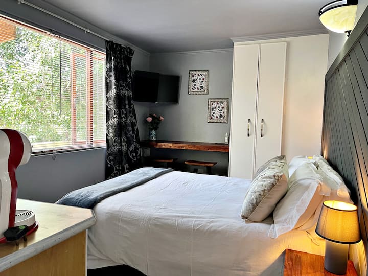 Bachelor Flat With Outside Area - Western Cape