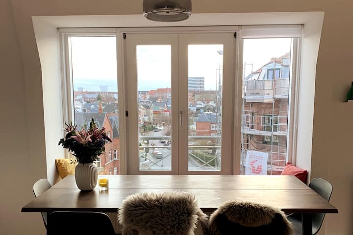 Big Sunny Apartment, Top Floor. - Copenhaguen