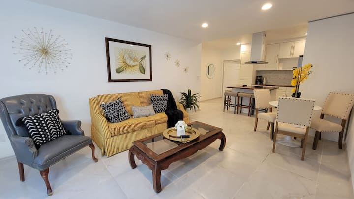 Stylish Newly Remodeled 3bdr Apt - Santa Teresa, NM