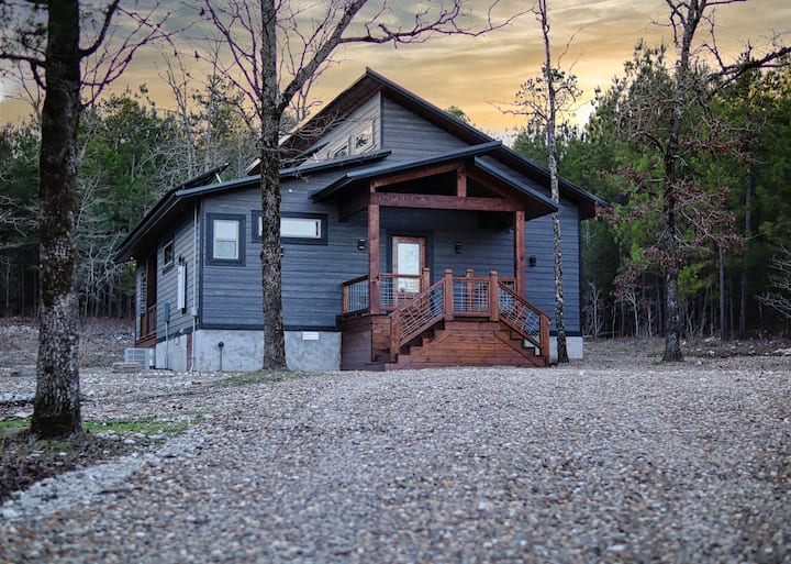 Secluded Cabin Getaway, Amenities Close By. Ev! - Broken Bow, OK