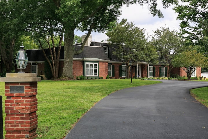Dream Getaway 6 Bdr Pool Hot Tub 6 Acres Privacy - Charlestown, IN