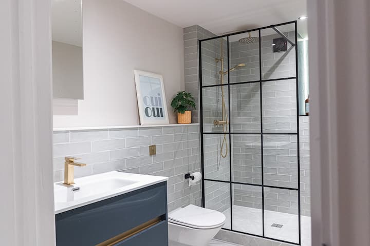 New Apartment- Great Location With Parking - Bristol