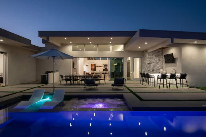 Neon @ Elemento49 | Sleeps 16 W/pool, Spa + More - Indio, CA
