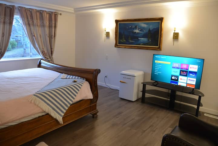 Dreamy Large Bdrm W/king Bed, Ensuite, Tv,ac,p - Surrey