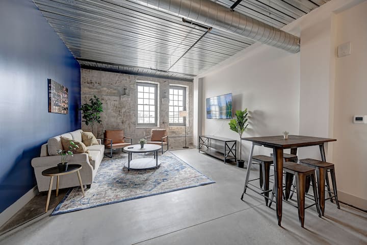 Comfort Near Historic Pabst Brewery & Fiserv - Milwaukee, WI