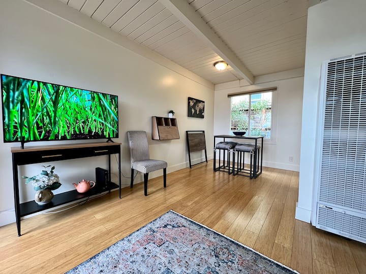 Belmont Garden Retreat W/ Sunset Views + Walkable - San Mateo, CA