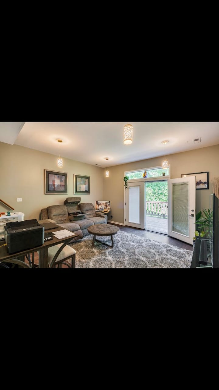 Last Minute Taylor Swift Stay - Covington, KY