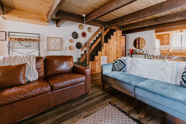 Raven's Nest: Peaceful Mountain Getaway - Big Bear, CA