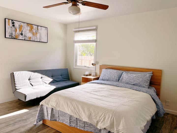 Cozy & Sunny Bedroom & Convenient Transportation! - Concord, CA
