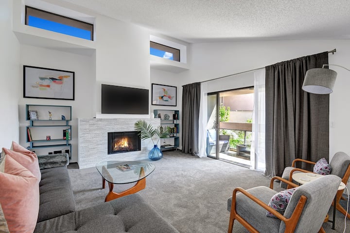 Stylish Urban Retreat With Mountain & Pool Views - Palm Springs, CA