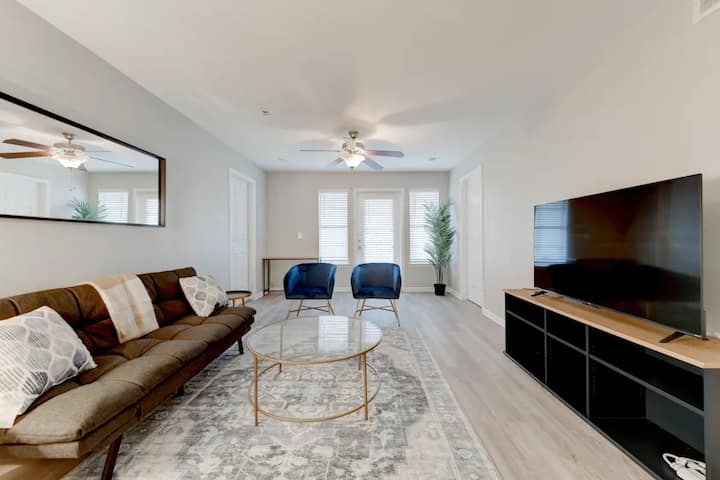 Modern Stylish Townhome • Long Term Stays - Fairfax