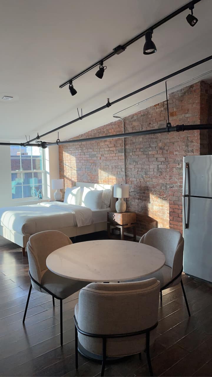 Cozy Downtown Loft - Utica, NY
