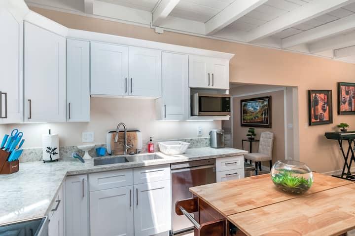 K7~familyroom~private Entrance/bath~culdesac~month - Lake Forest, CA