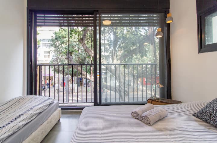 Gordon Beach On Dizengof - Tel Aviv