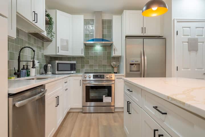 Gorgeous 2 Br Apartment-full Kitchen-30 Mins To Dc - Fairfax, VA