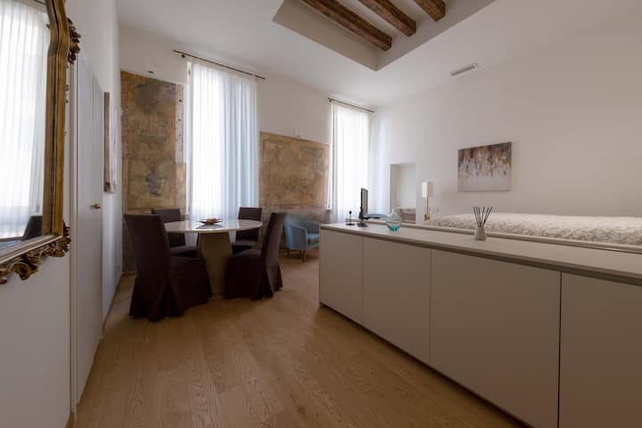 Home Venice Apartments-rialto 4 With Canal View - Venezia