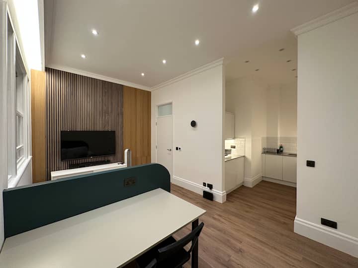 Newly Refurbished Luxury Flat In South Hampstead - Camden, AR