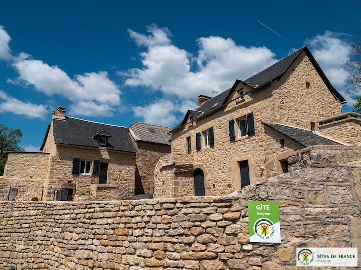 Gîte Privé De Malescombes Avec Piscine, 2 à 10pers - Laissac