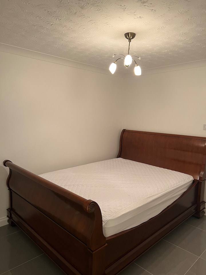 Room Near Overstone Park - Northampton