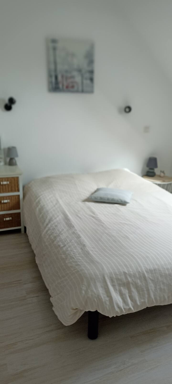 Chambre Double Avec Coin Bureau Et Salle De Bain - Château-du-Loir