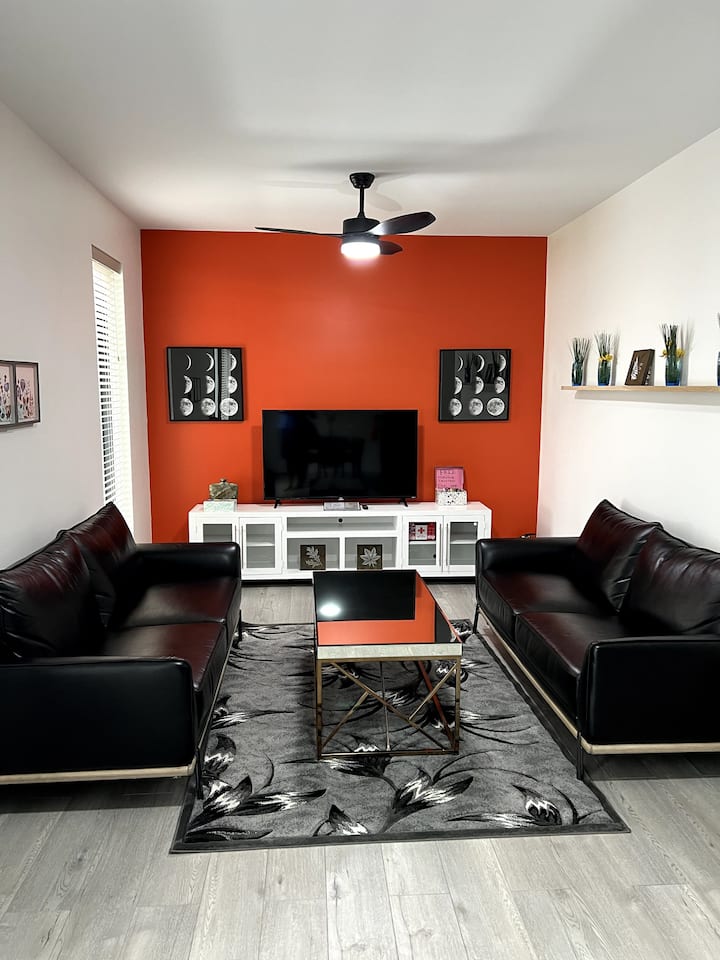 Orange Deluxe (No Cleaning Fee). - Omaha