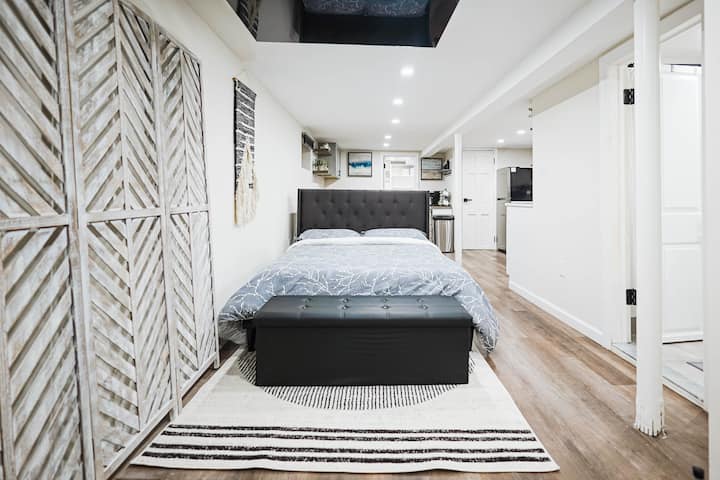 Chic Studio In Prime Location! - Garden City, NY