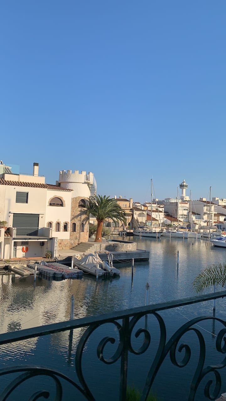 Fisherman’s House With Mooring - Sant Pere Pescador