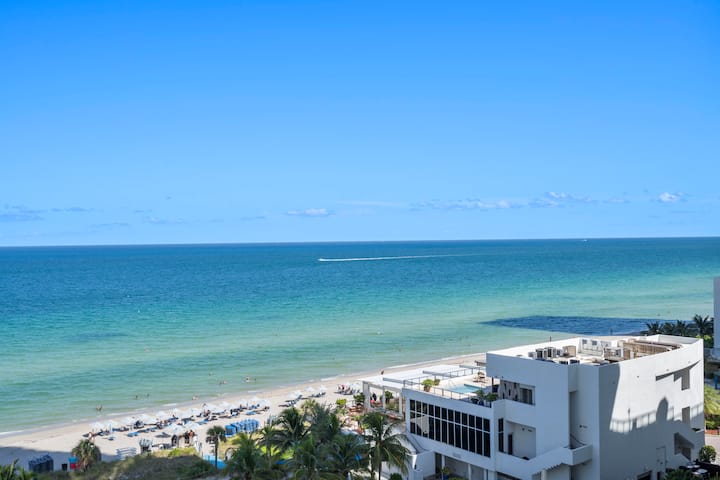 Breathtaking Ocean View 2/2 - Sunny Isles Beach, FL