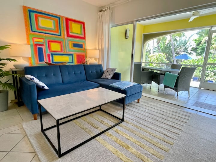 Stylish Walkout Condo: Pool, Prime Location, Beach - Turks and Caicos Islands