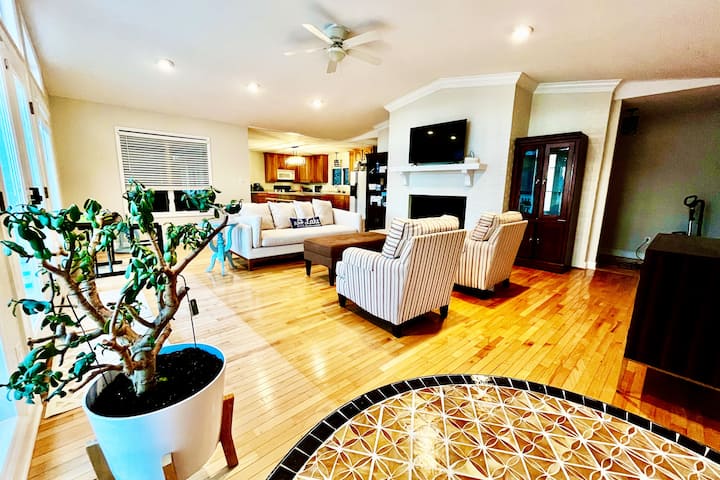 Lakehouse On The Cove - Smith Mountain Lake