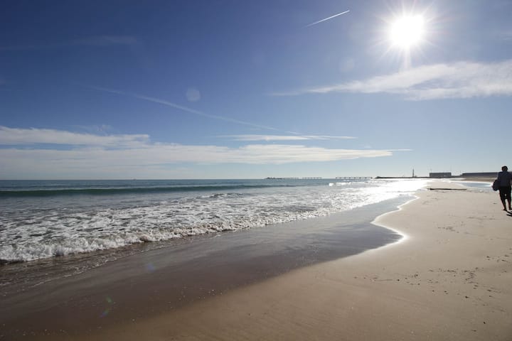 Castillo Y Playa - La Pobla de Farnals