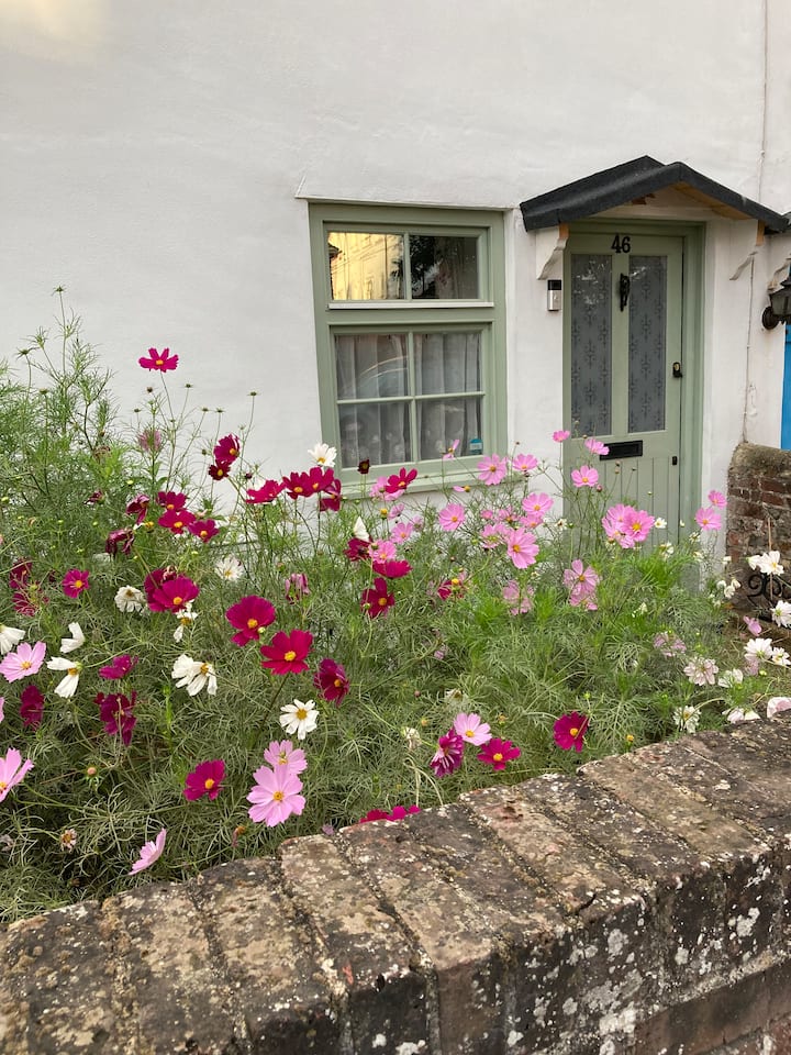 2 Bedroom Cottage With Hot Tub - Bognor Regis