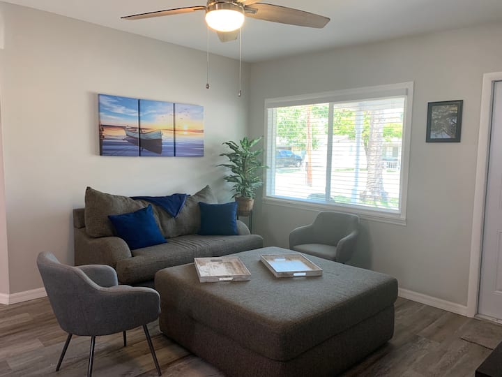 Cozy Canal Cottage - Largo, FL