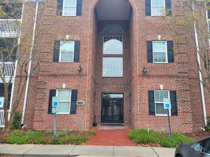 Quiet Private Room And Bath In My Condo - Mount Pleasant, SC