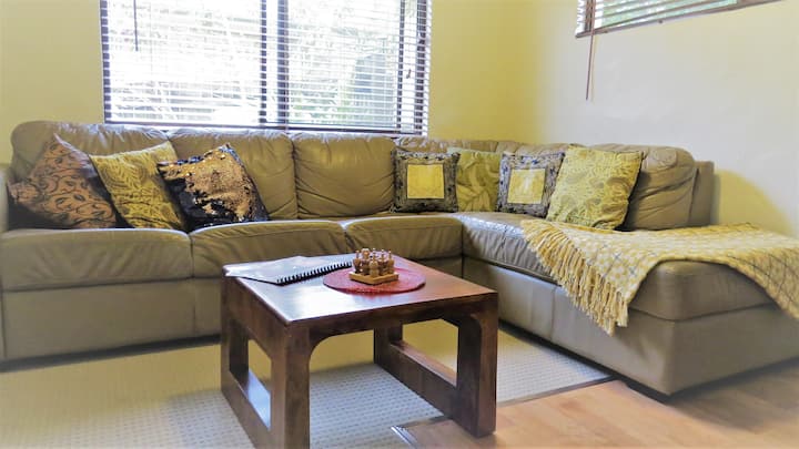 Helen's Tropical Hideaway Mins From Beach - Sunshine Coast