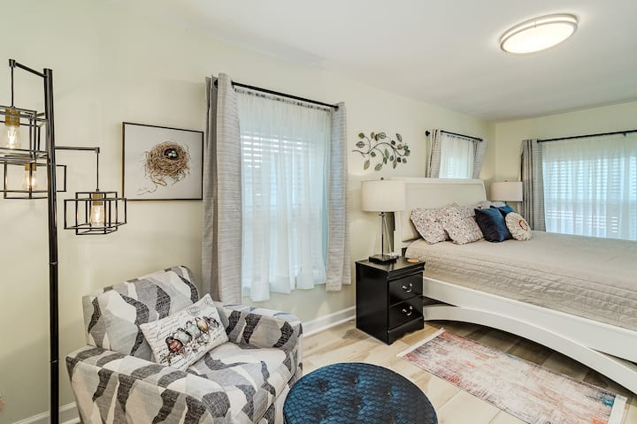 Farmhouse Chic 3br/2ba Home Near I-4, Fully Fenced - Lakeland, FL